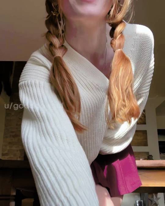 Just a gal with her favorite plug :3 | Scrolller