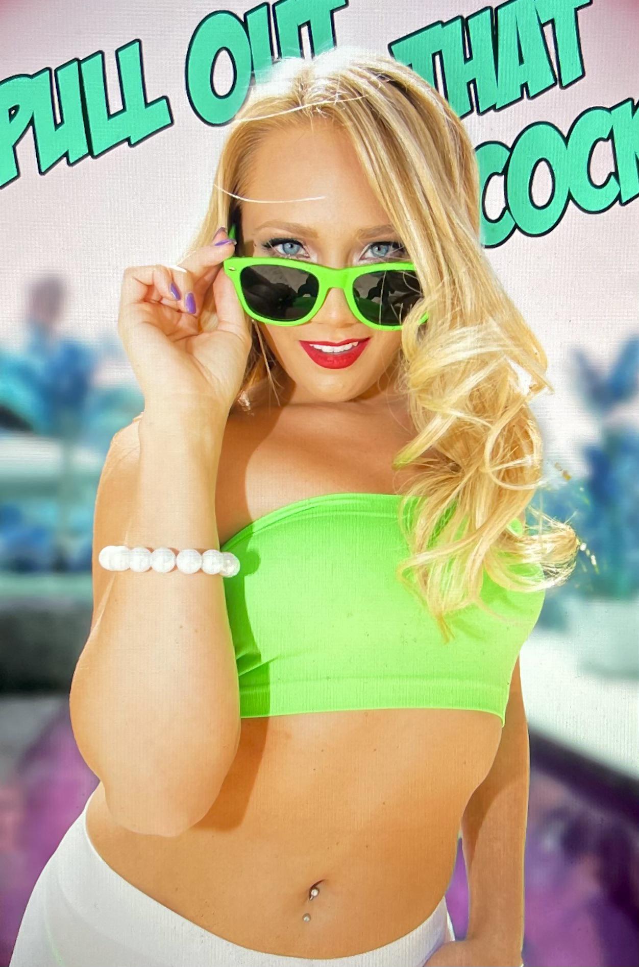 Just dying to see.. | Scrolller