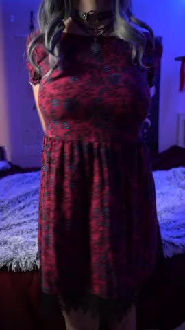 Just look at this big tiddy goth slut and you'll forget it's Monday ...