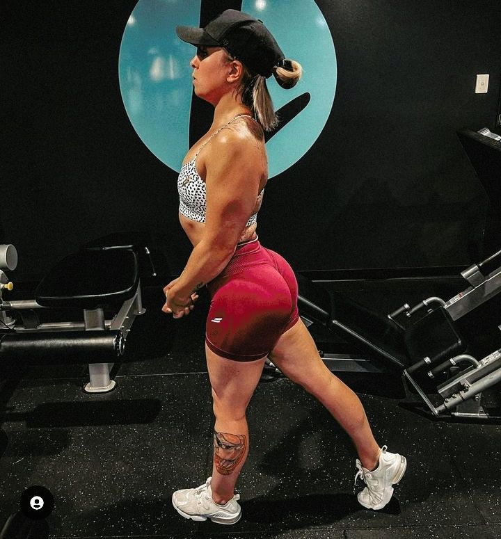 just look how fascinating my body looks | Scrolller