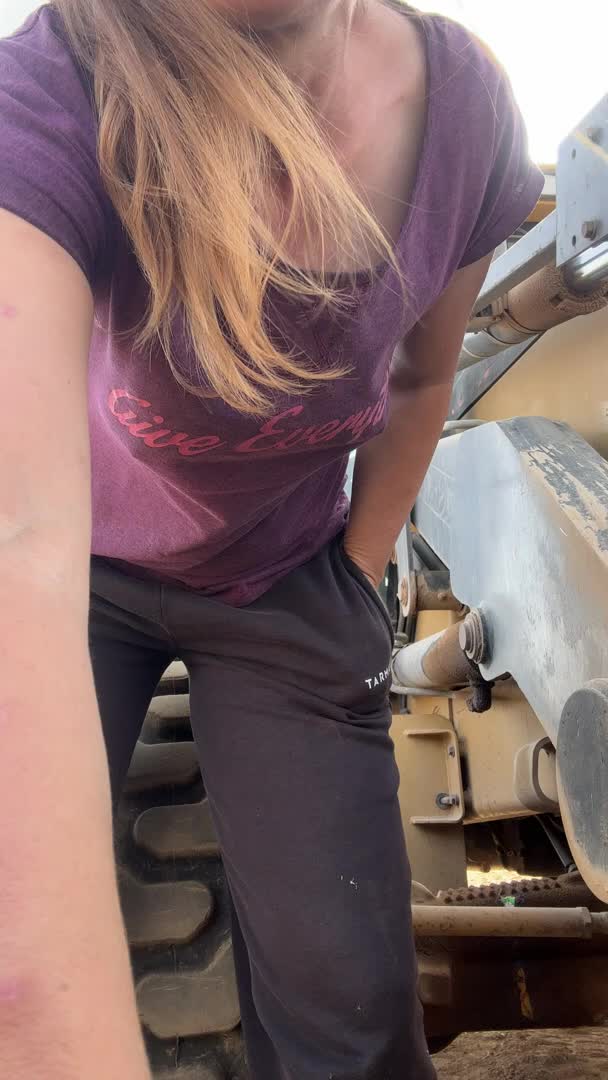 Just wanted to make sure the construction workers stayed motivated today | Scrolller