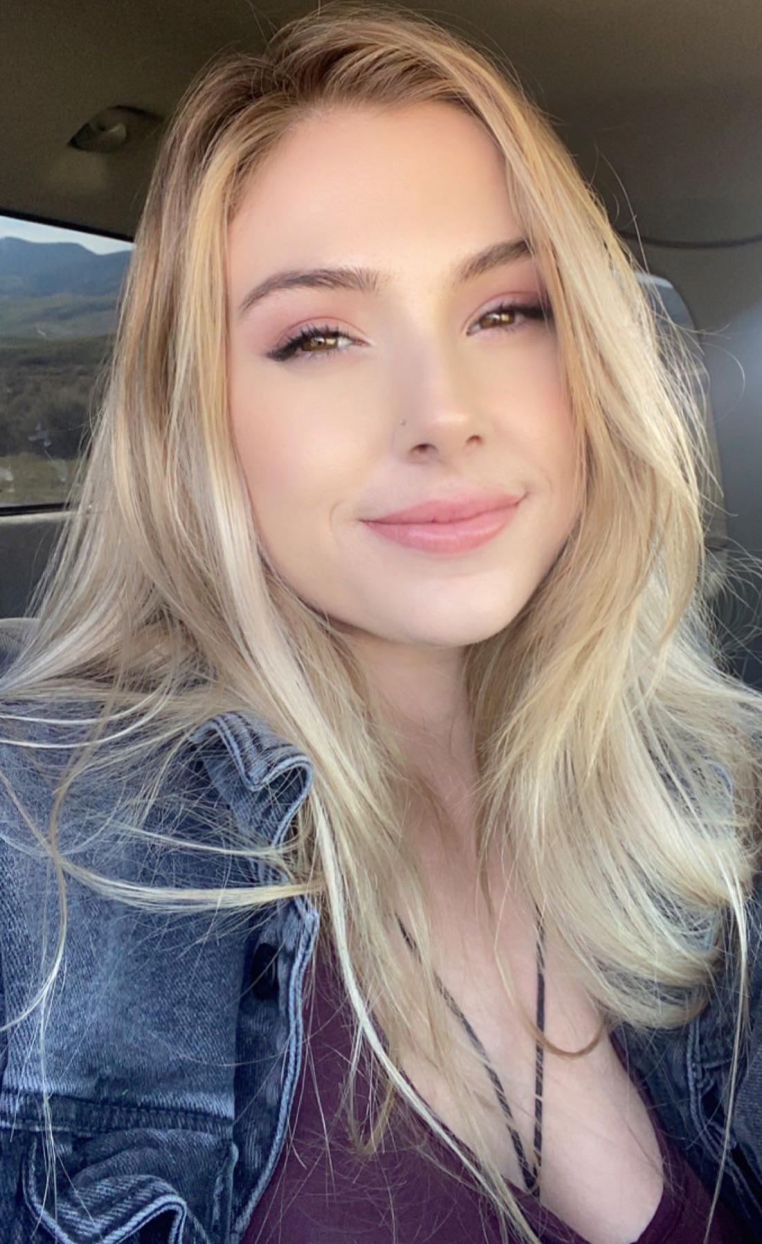 Just Your Average Face On A Super Happy Gal 😋 Scrolller