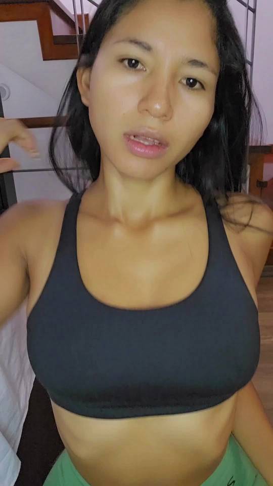 Just your average nextdoor girl 😘 | Scrolller