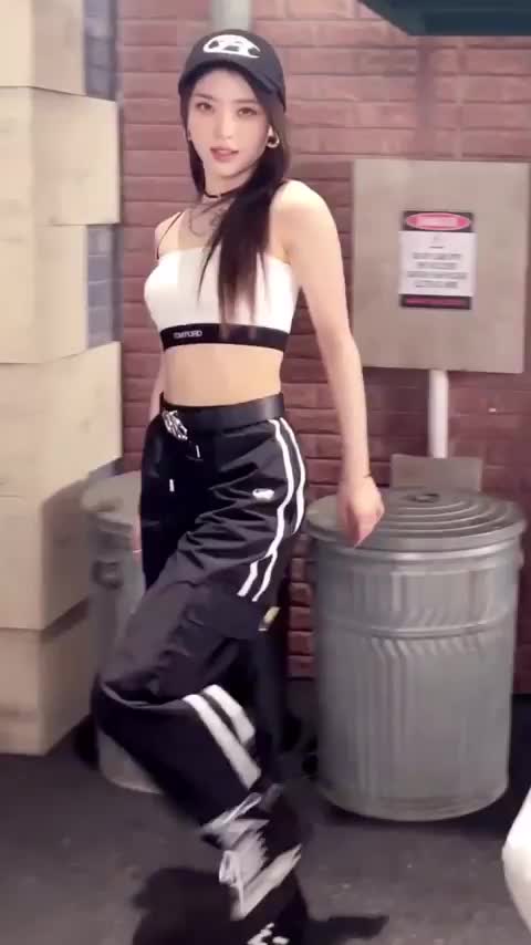 Kep1er - Xiaoting | Scrolller