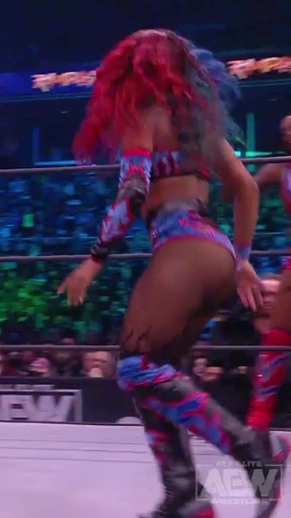 Kiera Hogan | Scrolller