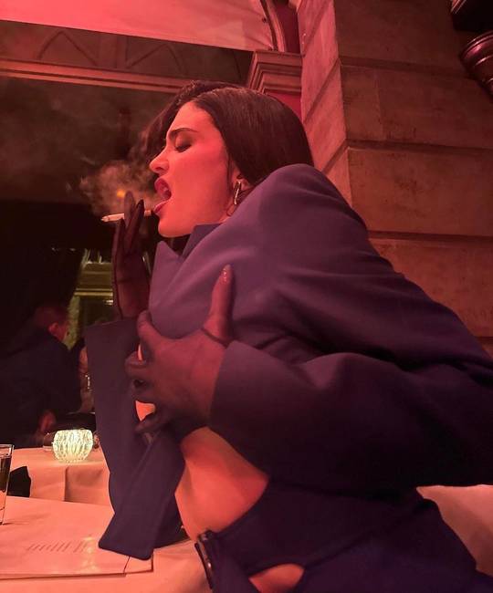 Kylie grabbing her boob while smoking. | Scrolller