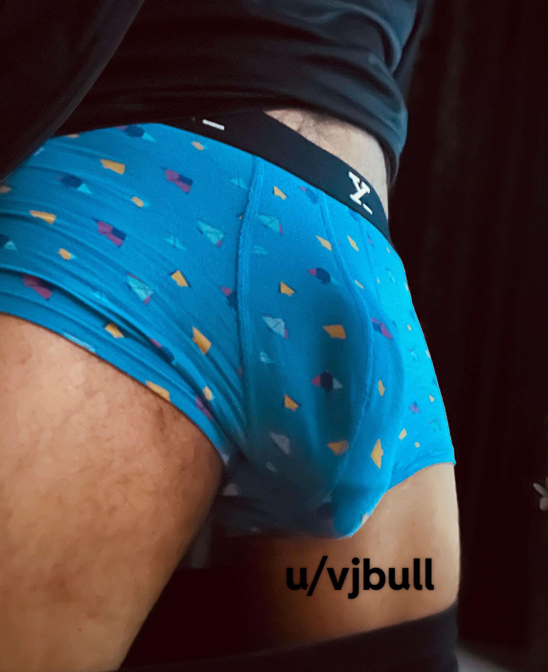 Late night bulge | Scrolller