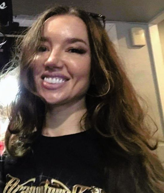 Lauren Hart stunning | Scrolller