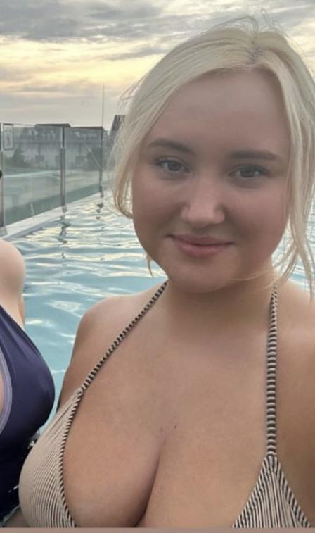 Lauren showing them off | Scrolller