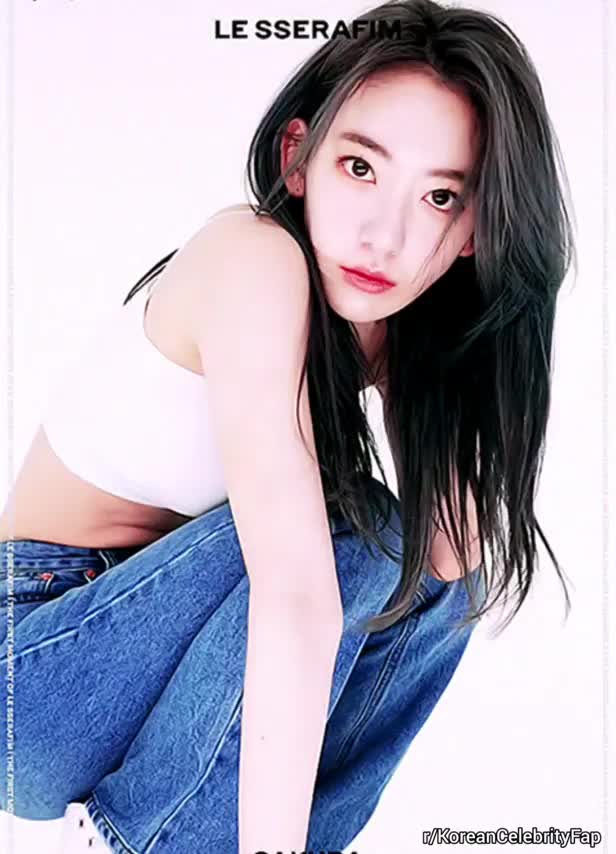 LE SSERAFIM Sakura | Scrolller