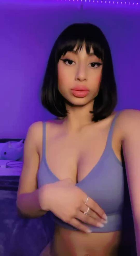 18F - Hit the arrow up for surprise | Scrolller