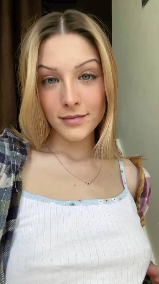 do my small сups attract any older men? 19 F | Scrolller