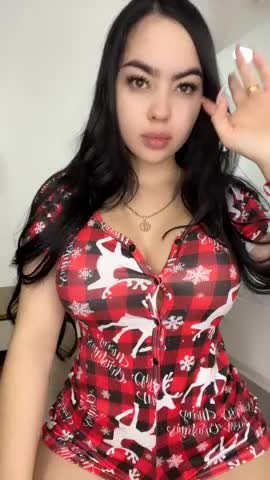 Lemme just drop them here 💋 | Scrolller