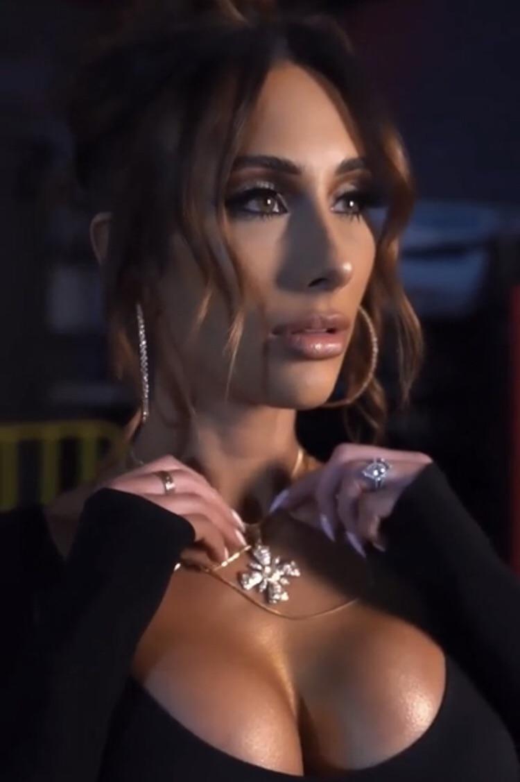 Let’s chat about Mella from tonight ugh she has me rock hard rn | Scrolller