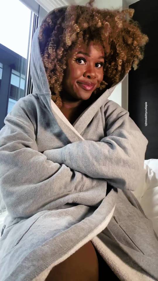 Let’s find out what’s behind curtain number 1 | Scrolller