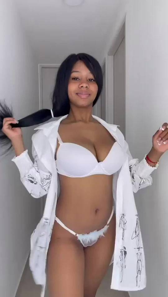 Let's hope my right tit doesn't fall out | Scrolller