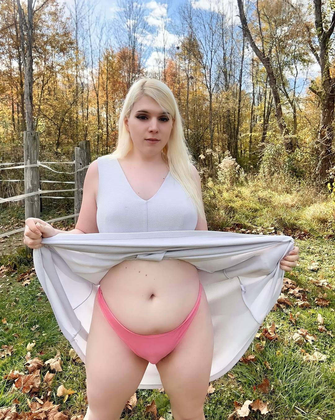 Lil bulge 😋 | Scrolller