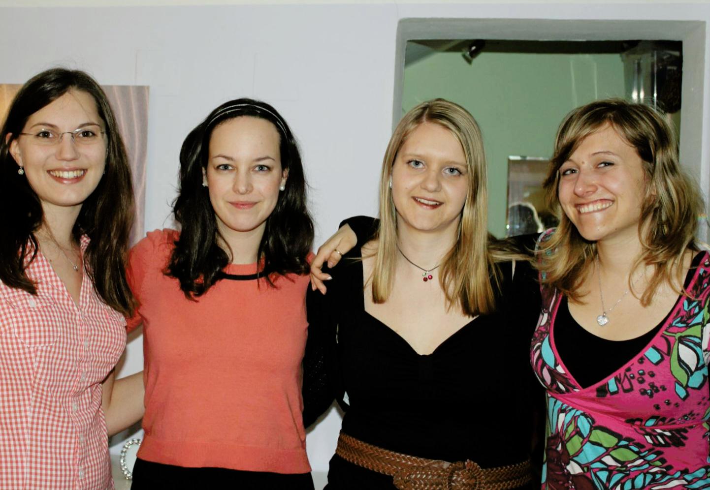 Line them up | Scrolller