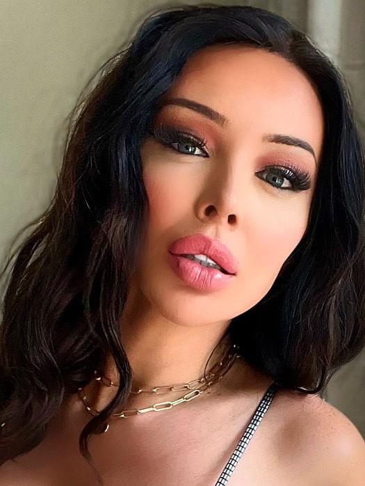 Lips should be wet and glossy. | Scrolller