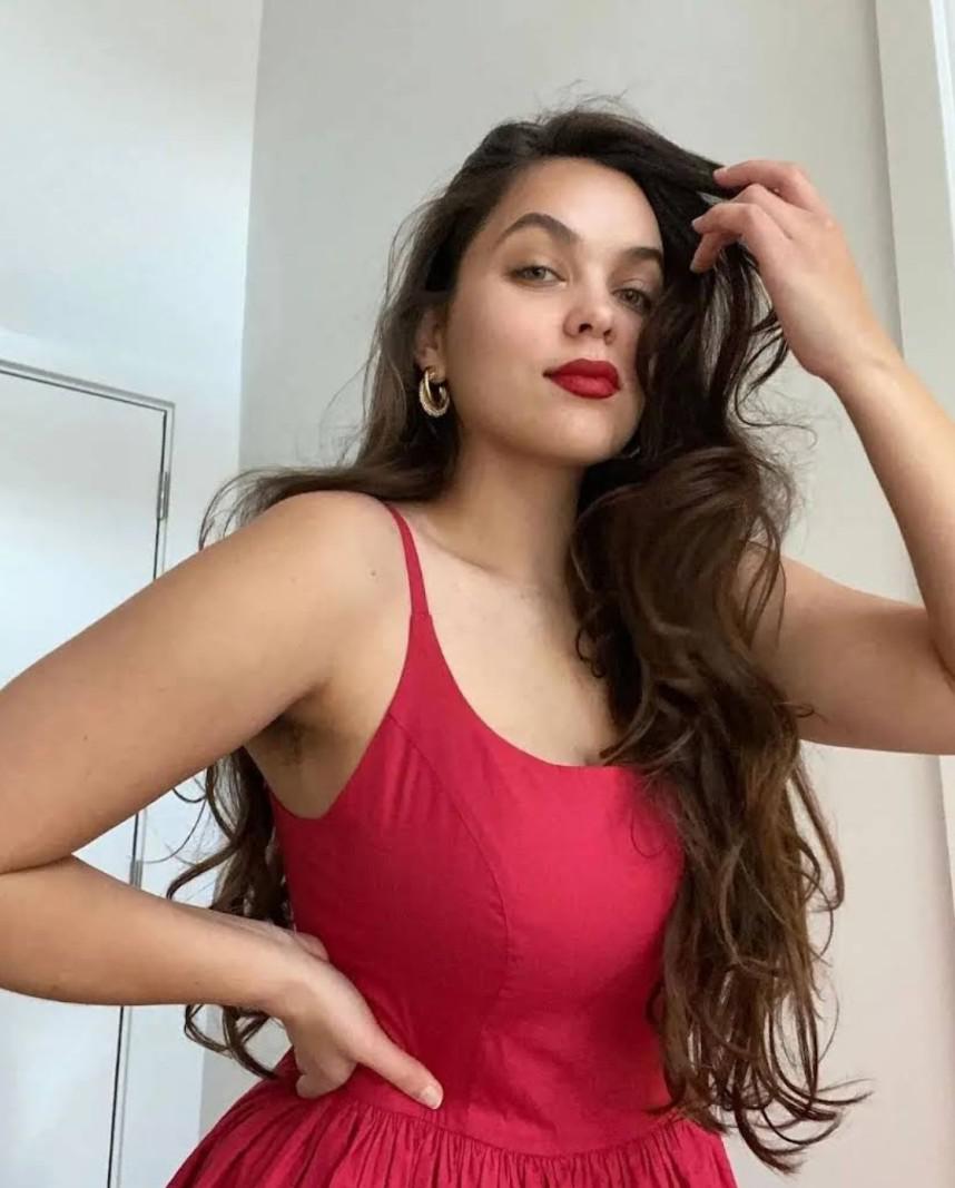 Long haired brunette | Scrolller