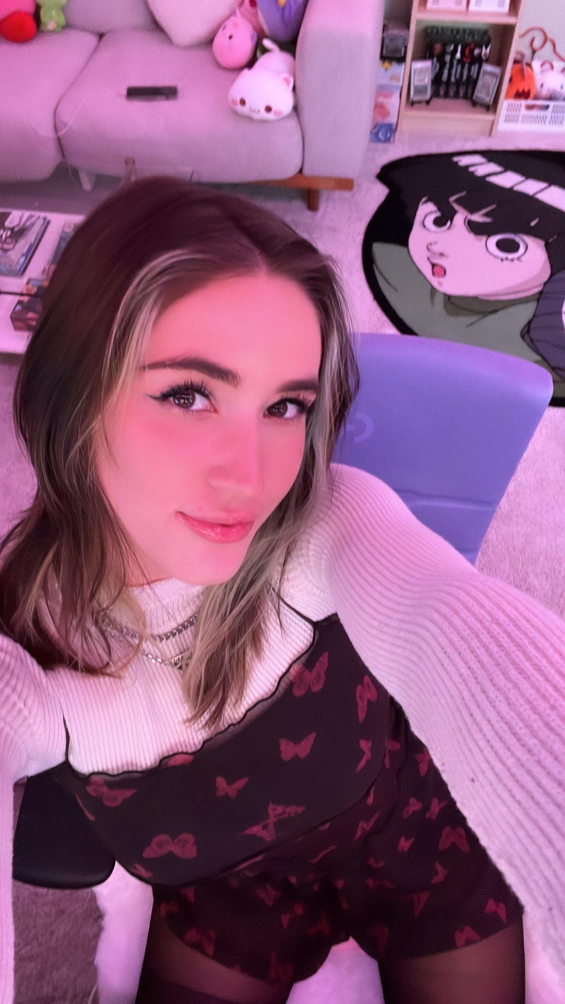 Looking cute | Scrolller