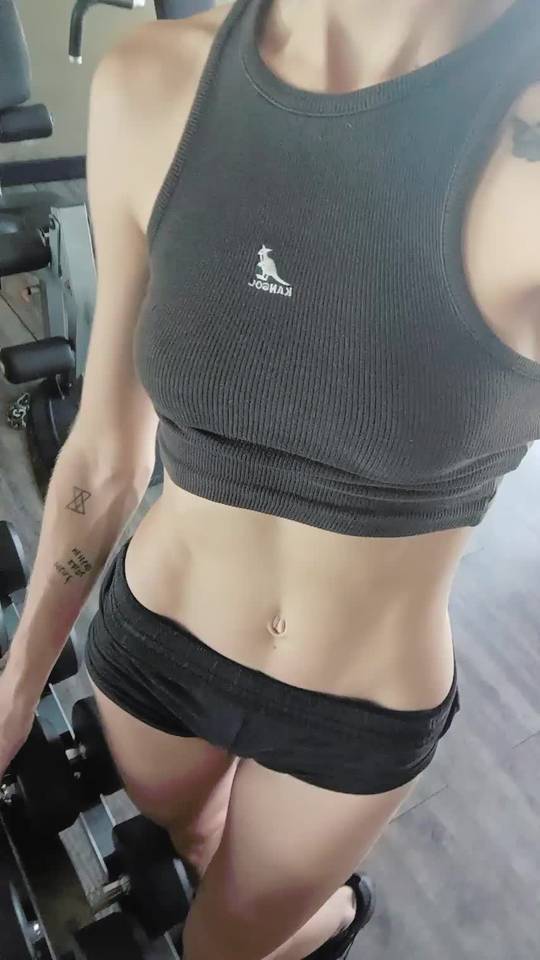 Looking for a gym buddy | Scrolller