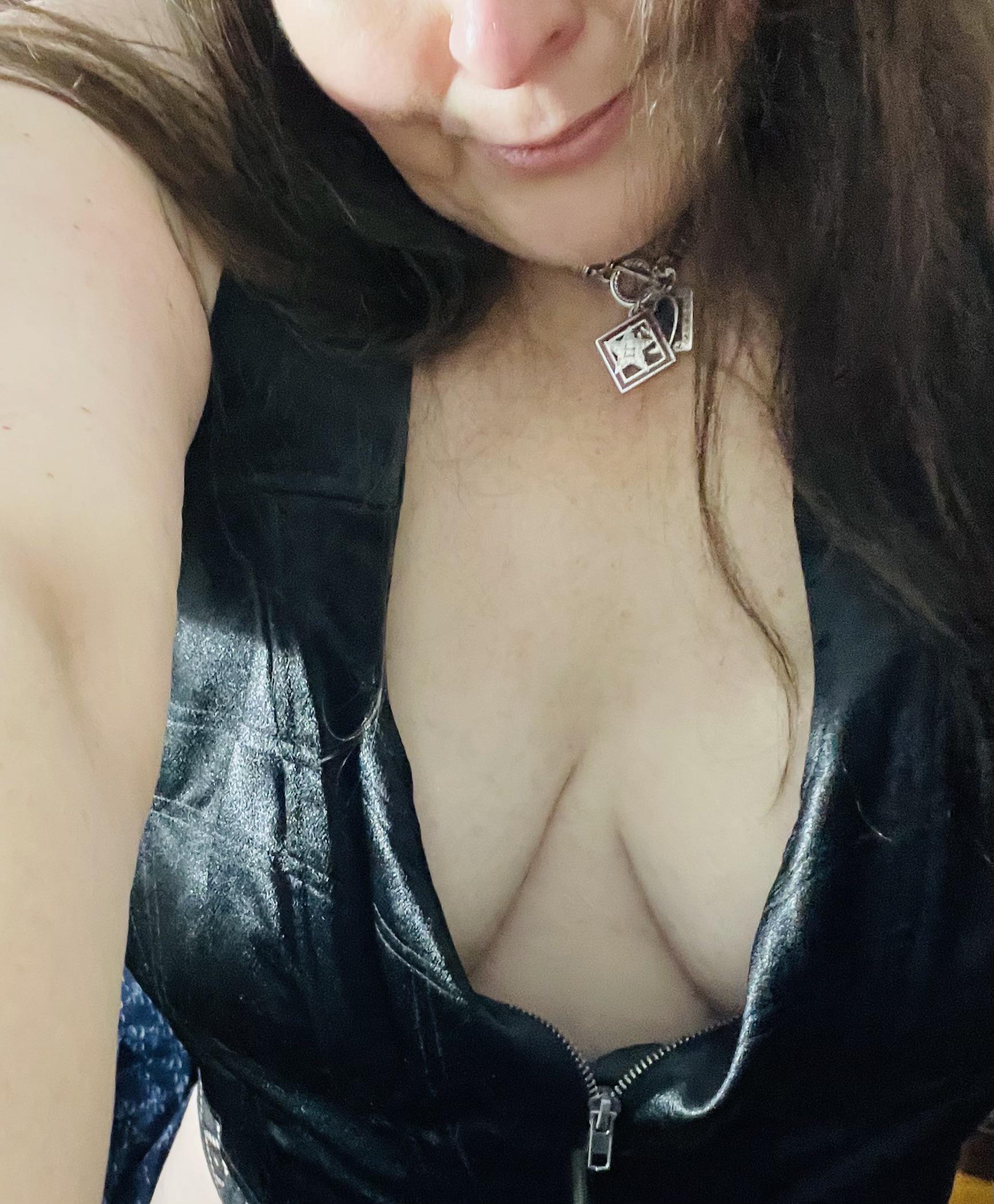 Looking for a NH Bull | Scrolller