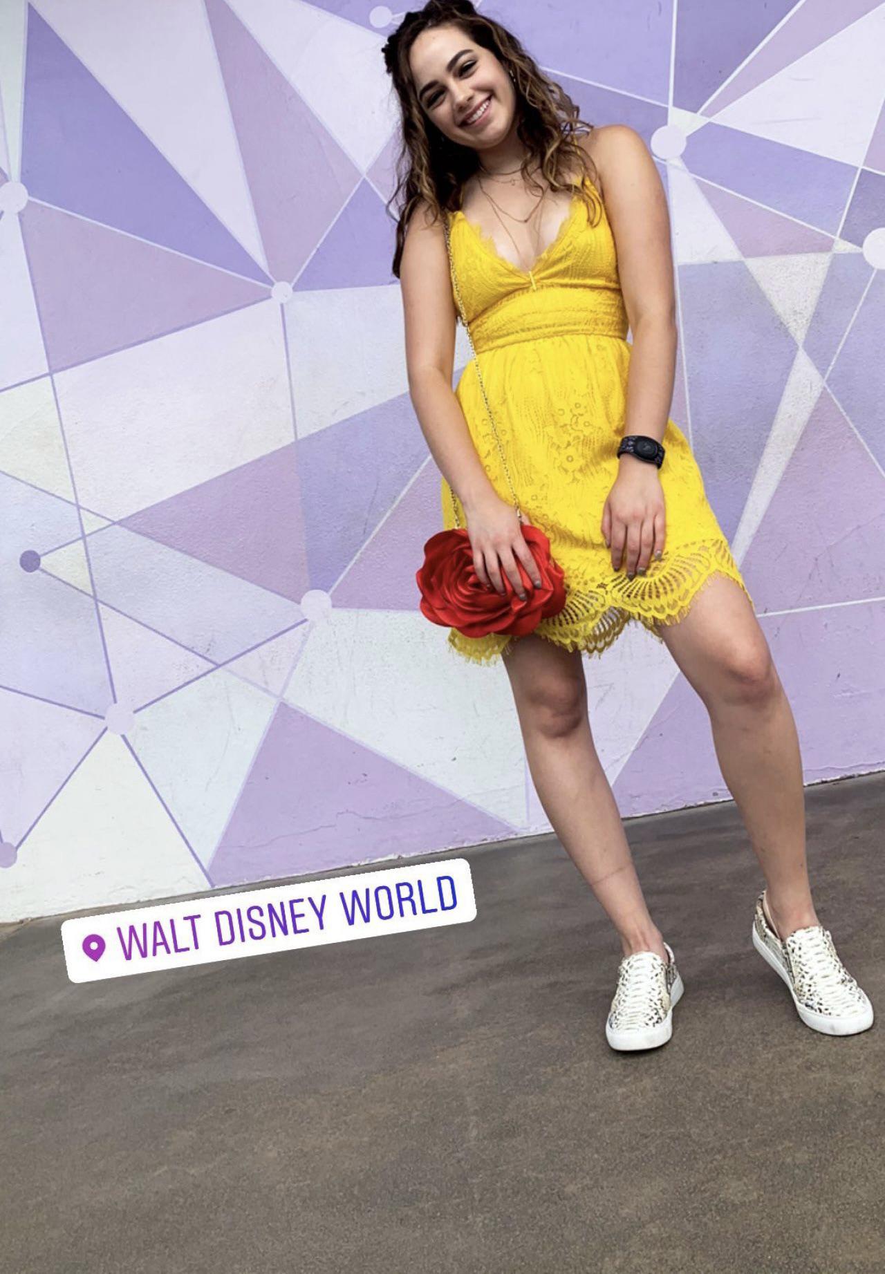 Looking Great In Yellow 💛 Scrolller 6122