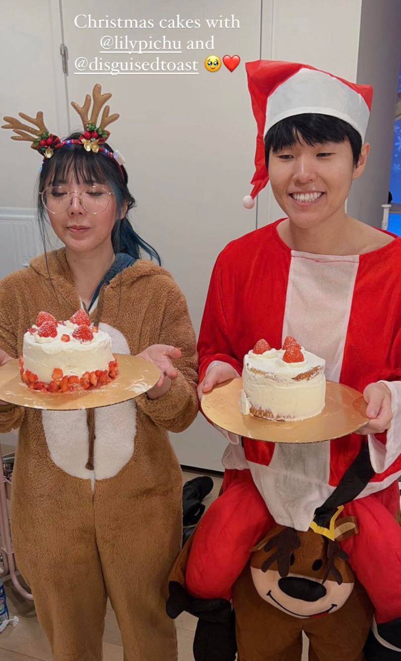 Looking super cute….. Lily looks alright too 😂 | Scrolller