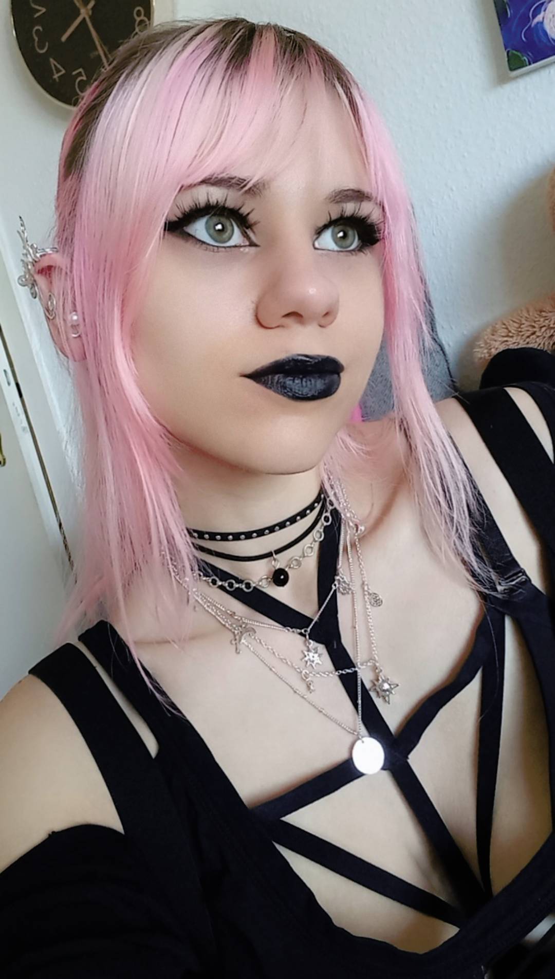 lowkey goth-elf princess vibes for today | Scrolller