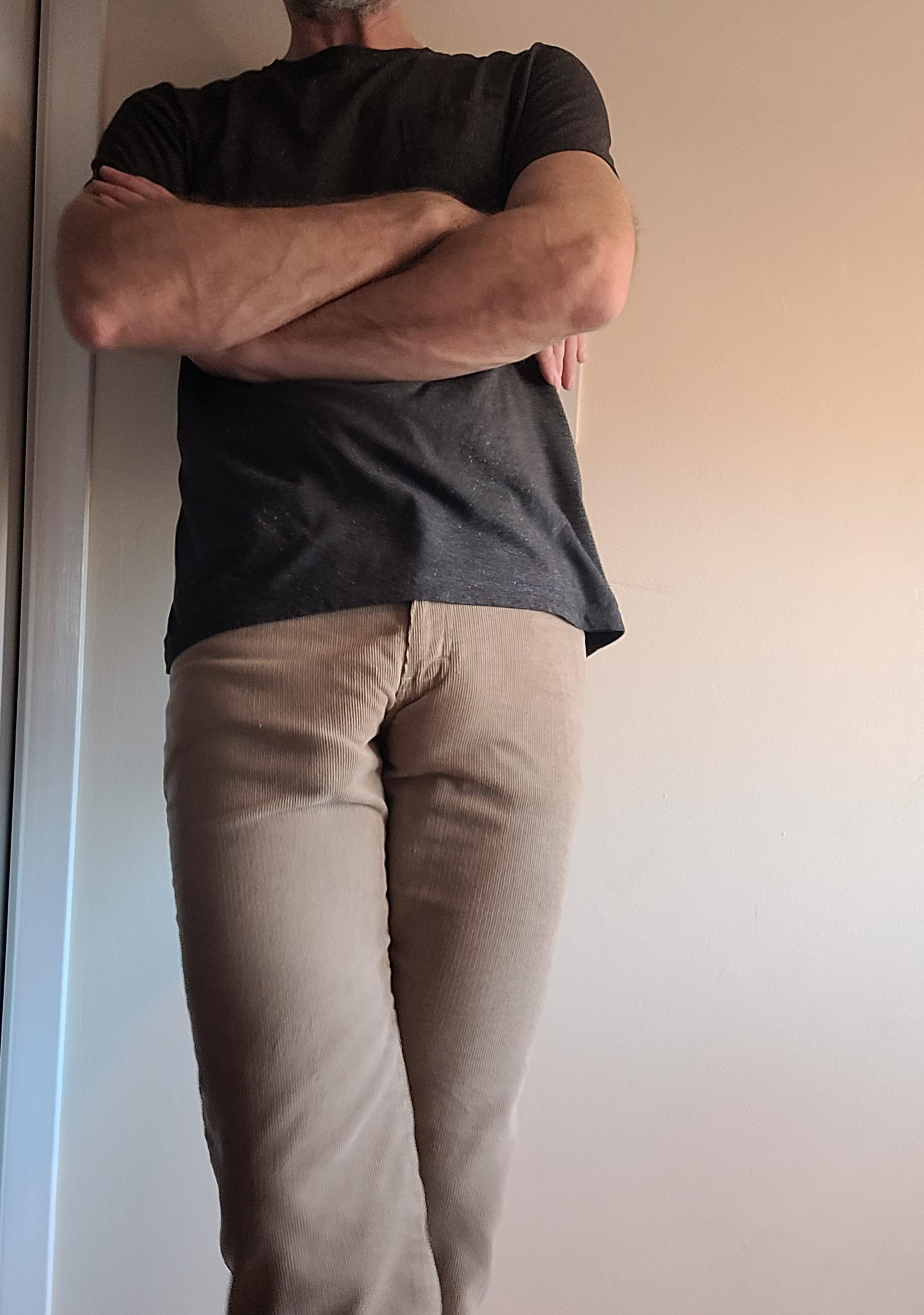 Ludicrous bulge in these cords | Scrolller