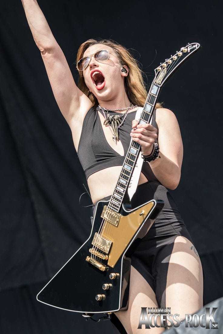 Lzzy Hale | Scrolller