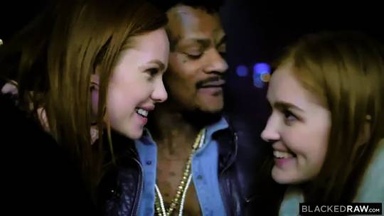 Making the other girls jealous | Scrolller