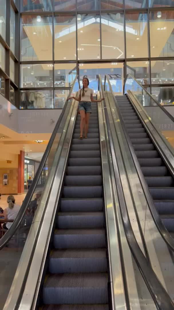 Mall time FLASH 👀🍒 | Scrolller