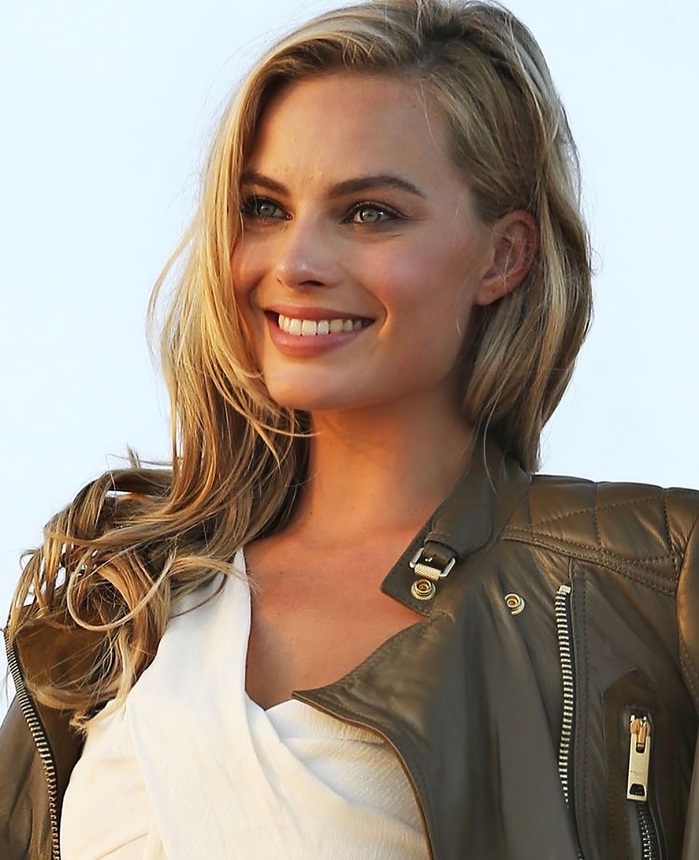 Margot Robbie | Scrolller