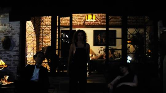 Margot Robbie - yet another plot slip in 'Babylon' | Scrolller