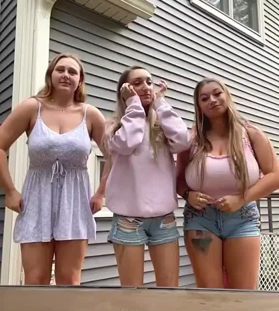 Massive mounds on the right for the win | Scrolller