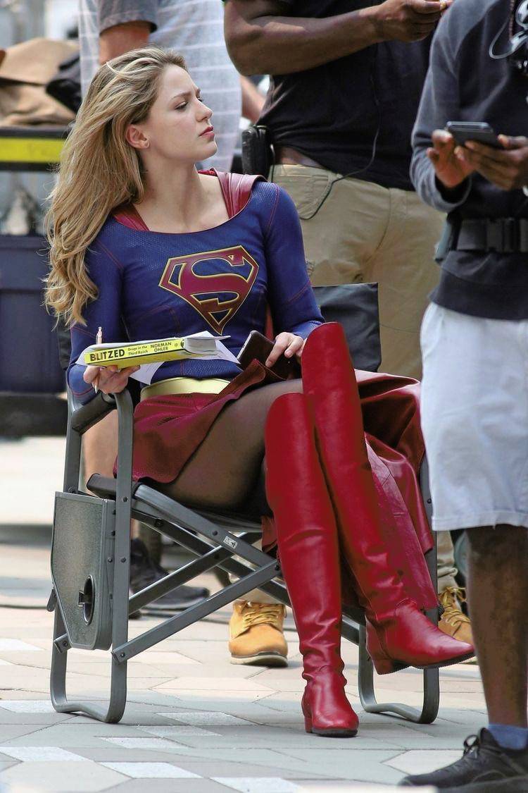 Melissa BTS pic on Supergirl set | Scrolller