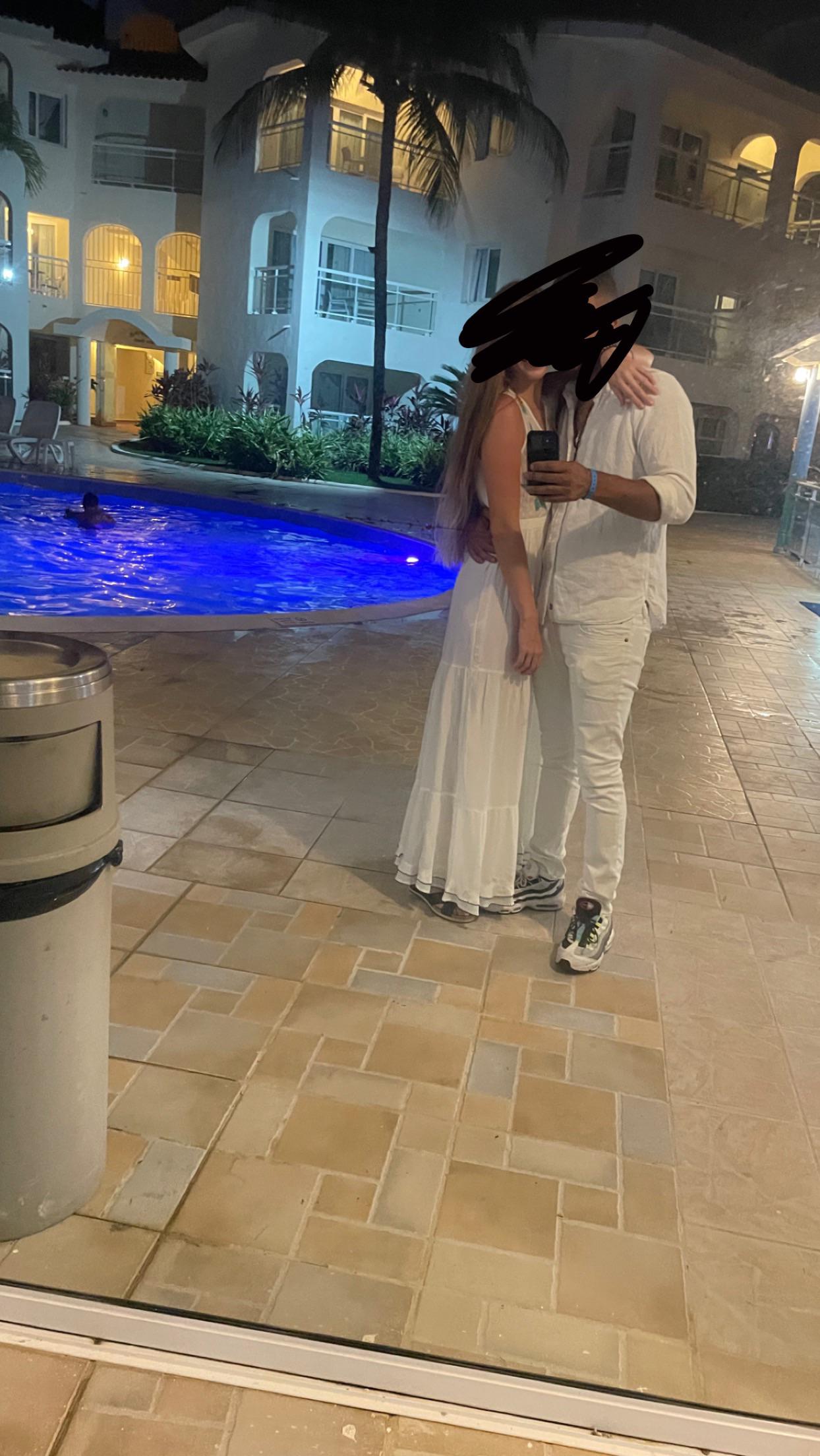 [mf4mf] young couple looking for an older couple mid 40s :p | Scrolller