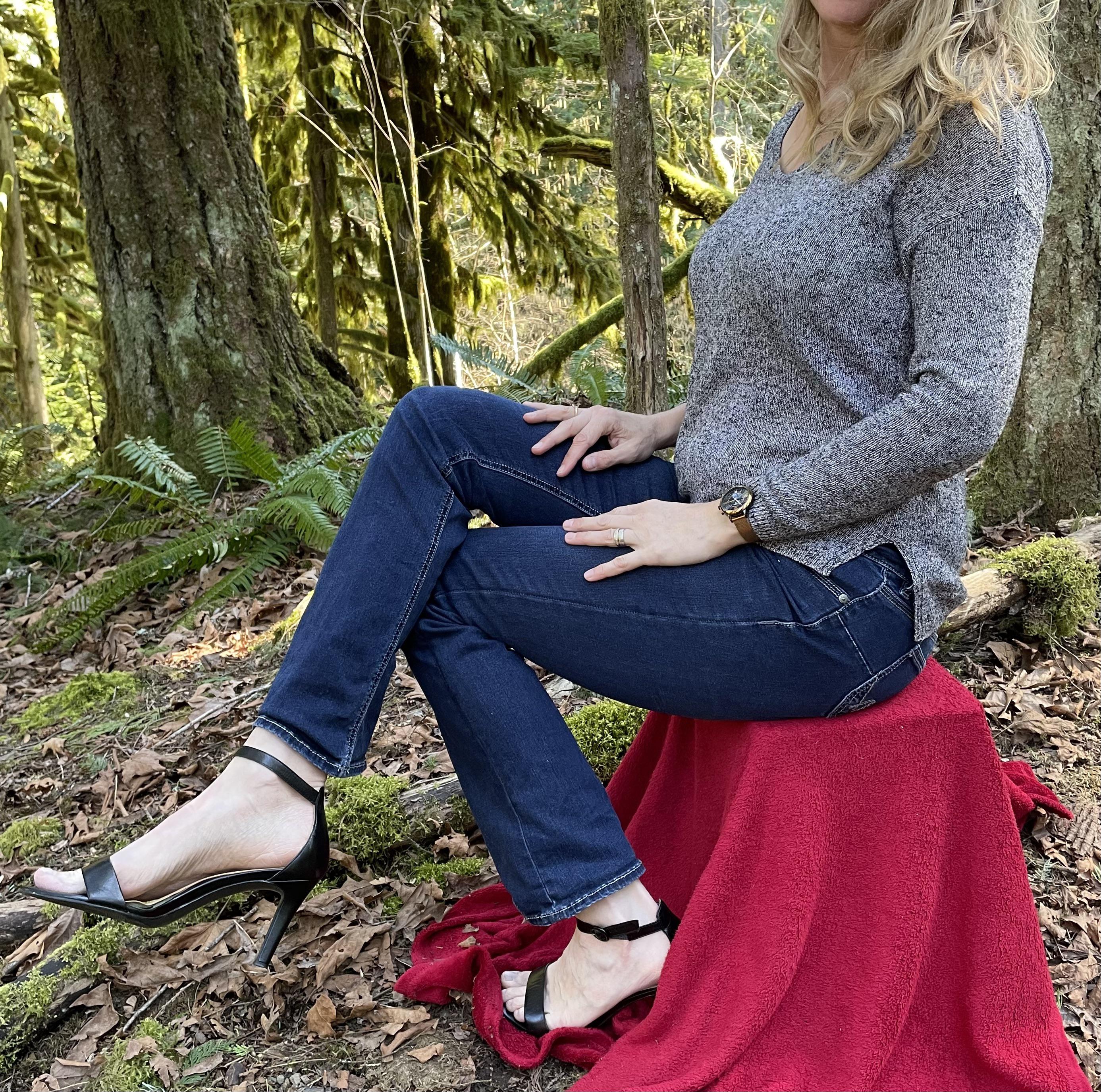 MILF + picnic = fun | Scrolller