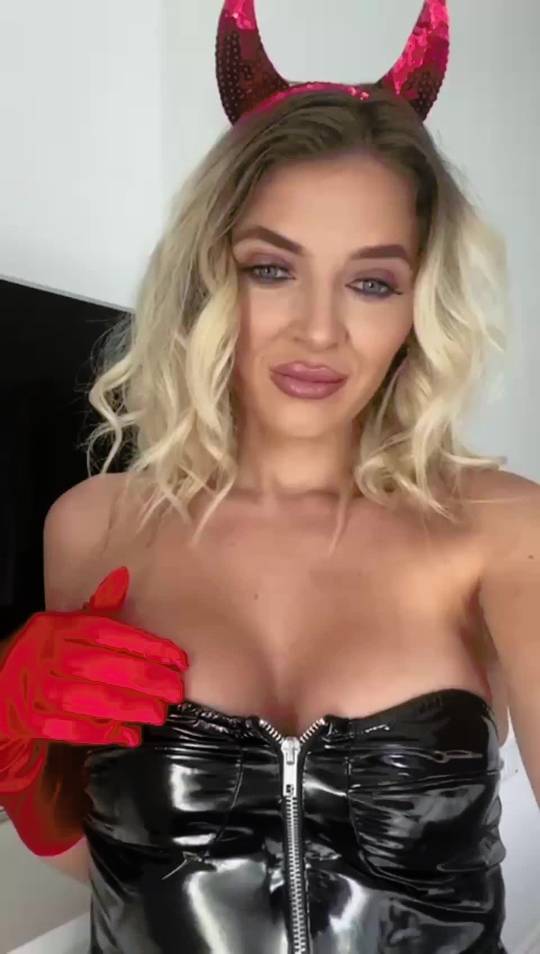 MILF warning | Scrolller