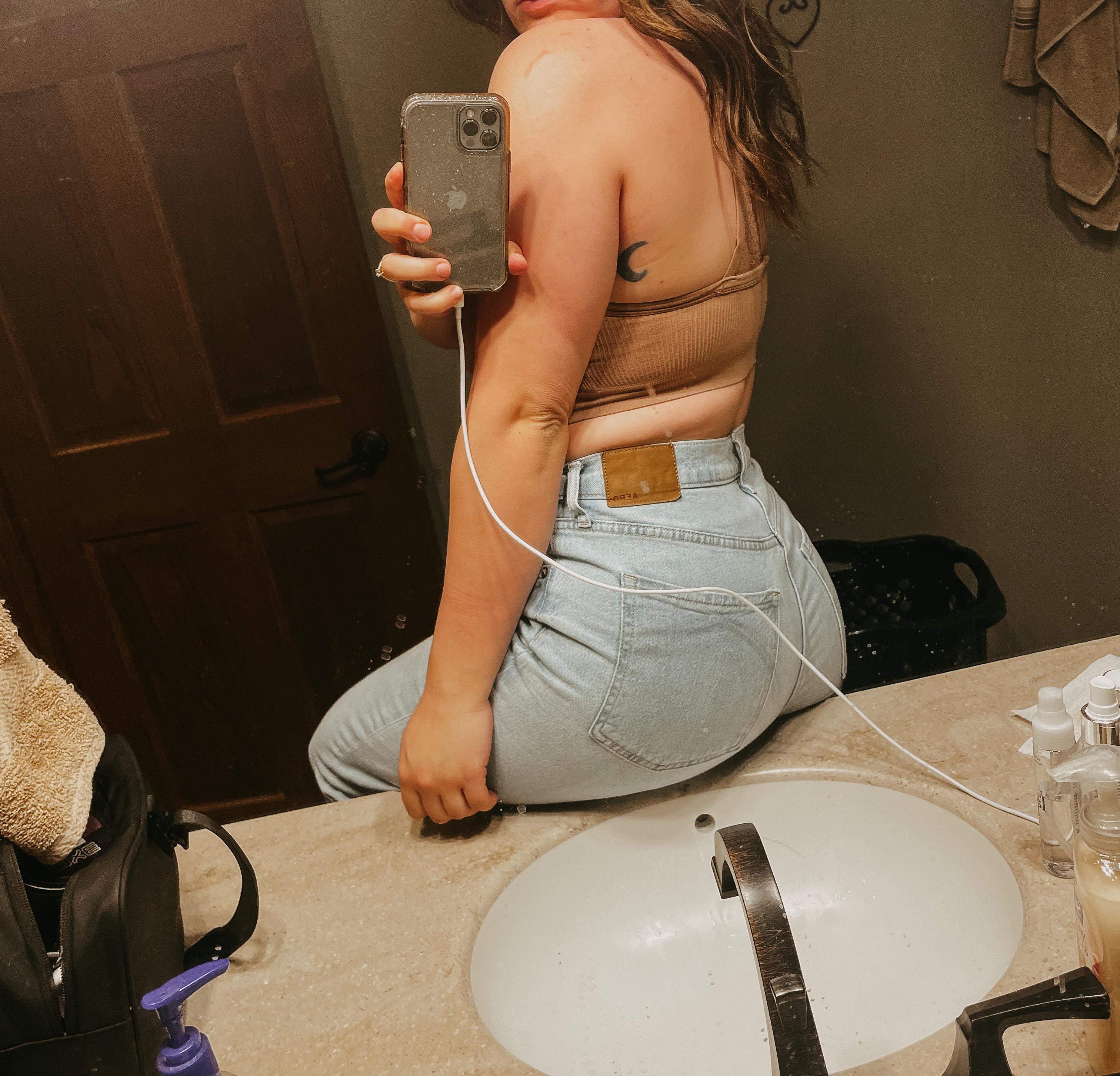 Mirror Mirror 🍑 Scrolller