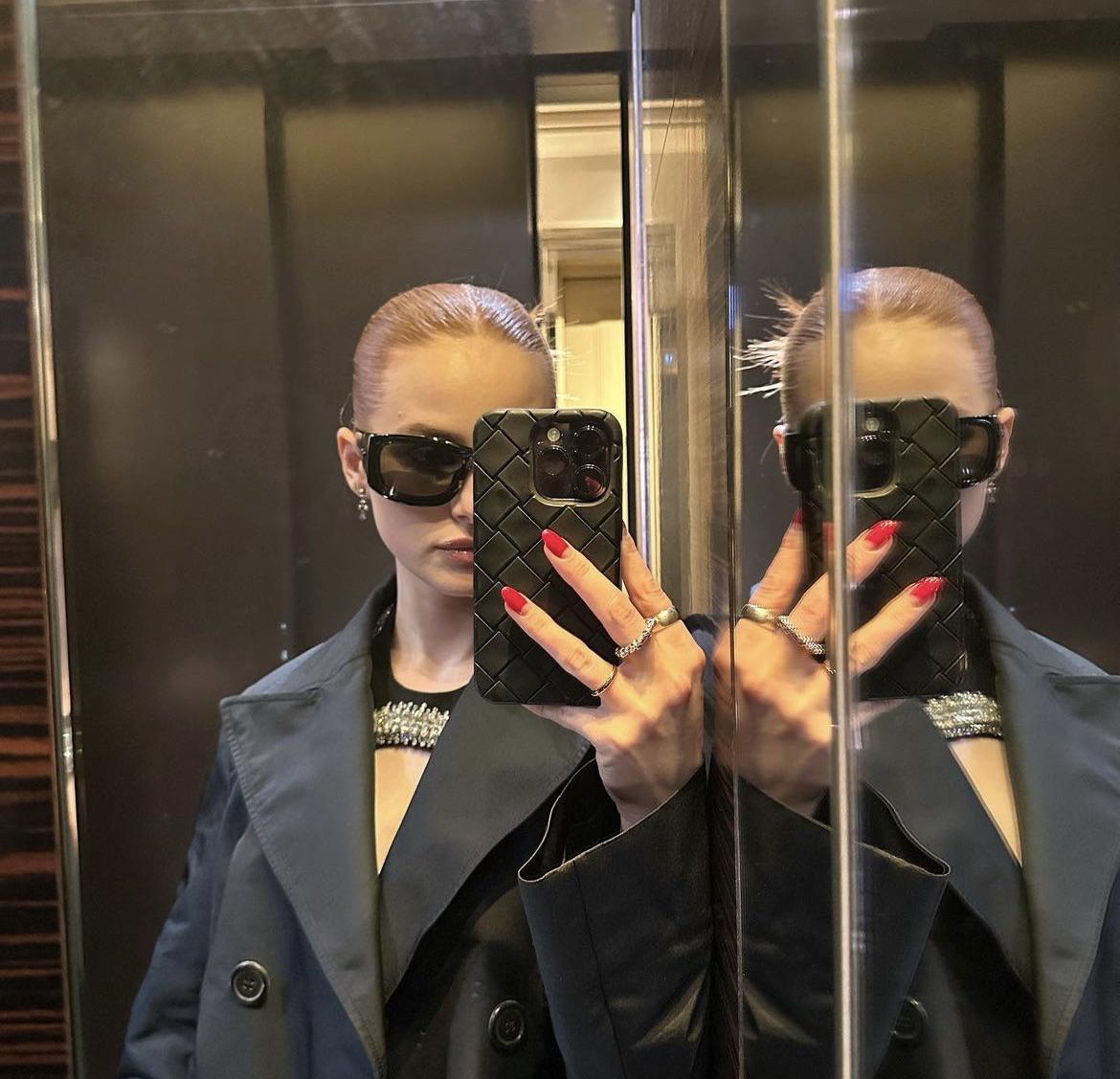 Mirror selfie | Scrolller