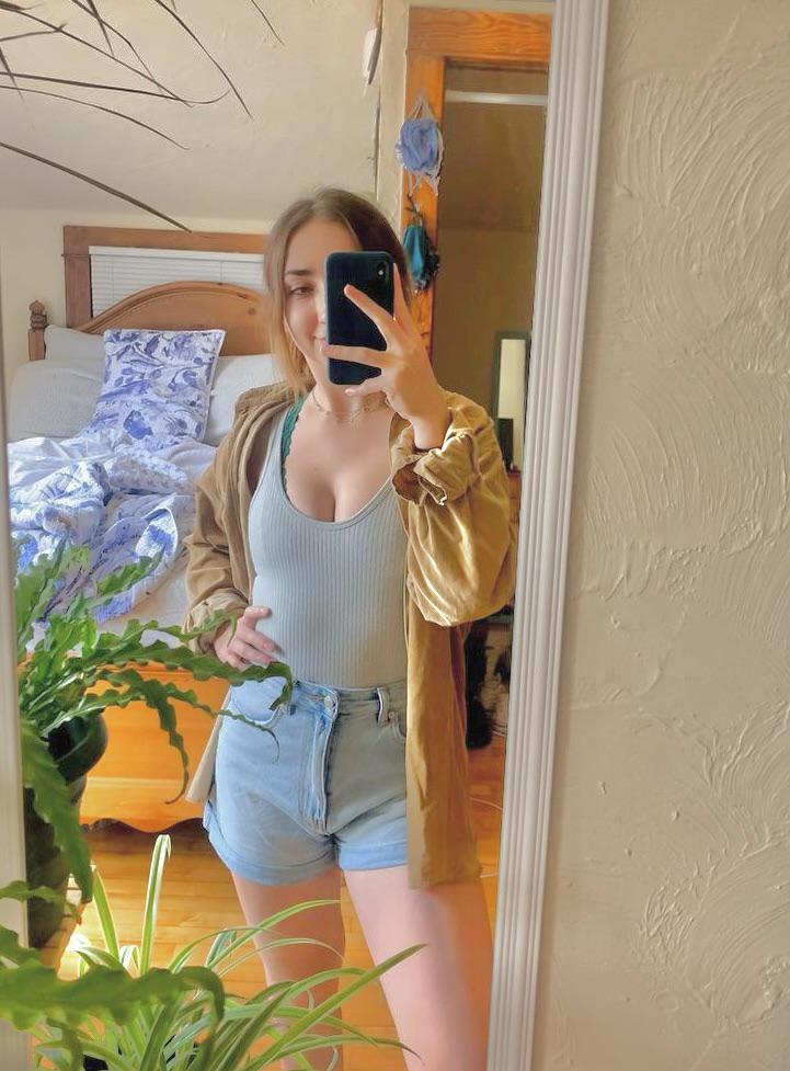 Mirror selfie | Scrolller