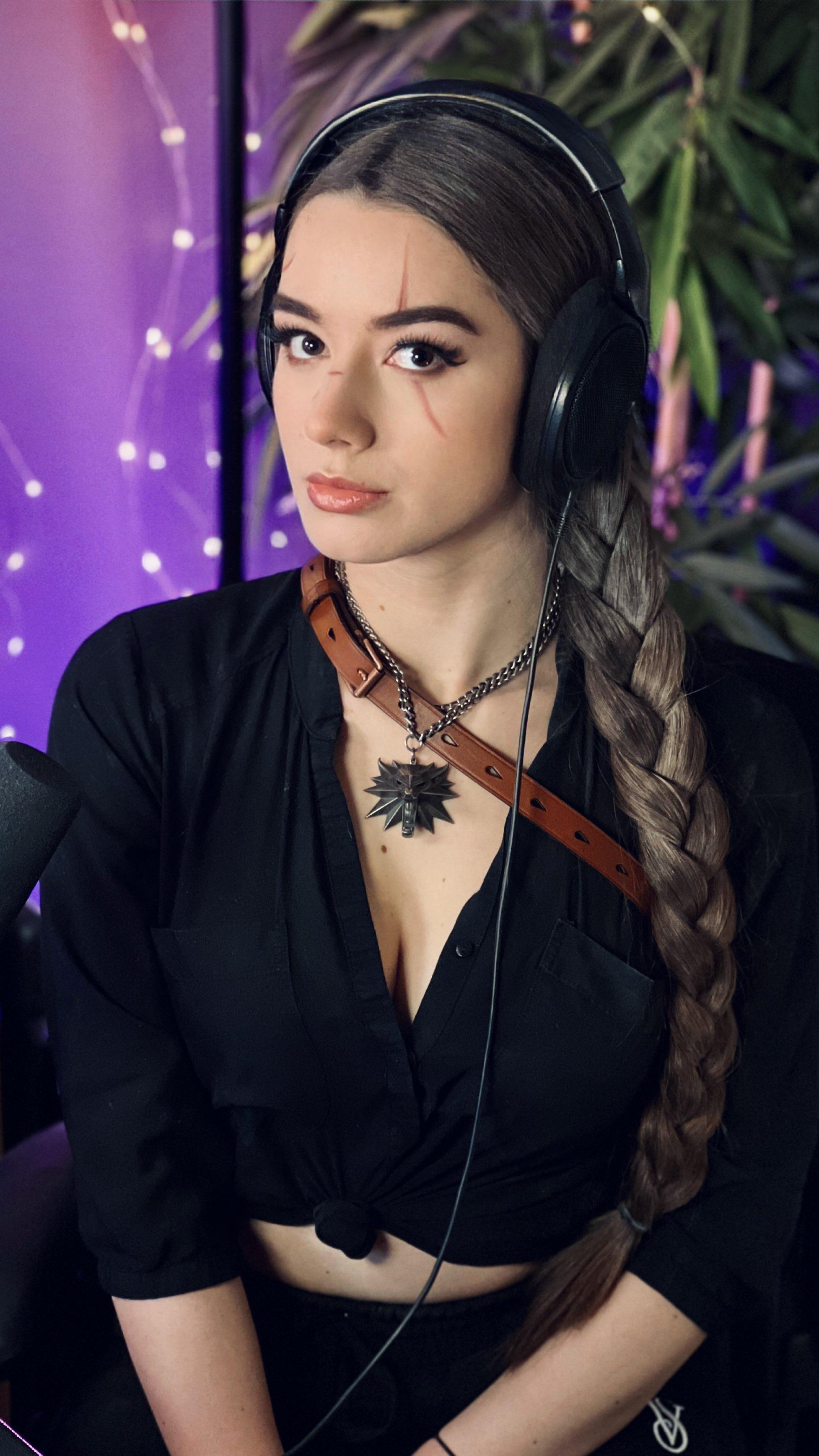 MissMikkaa Playing some Witcher 3 Blood 🩸 and Wine 🍷 DLC | Scrolller