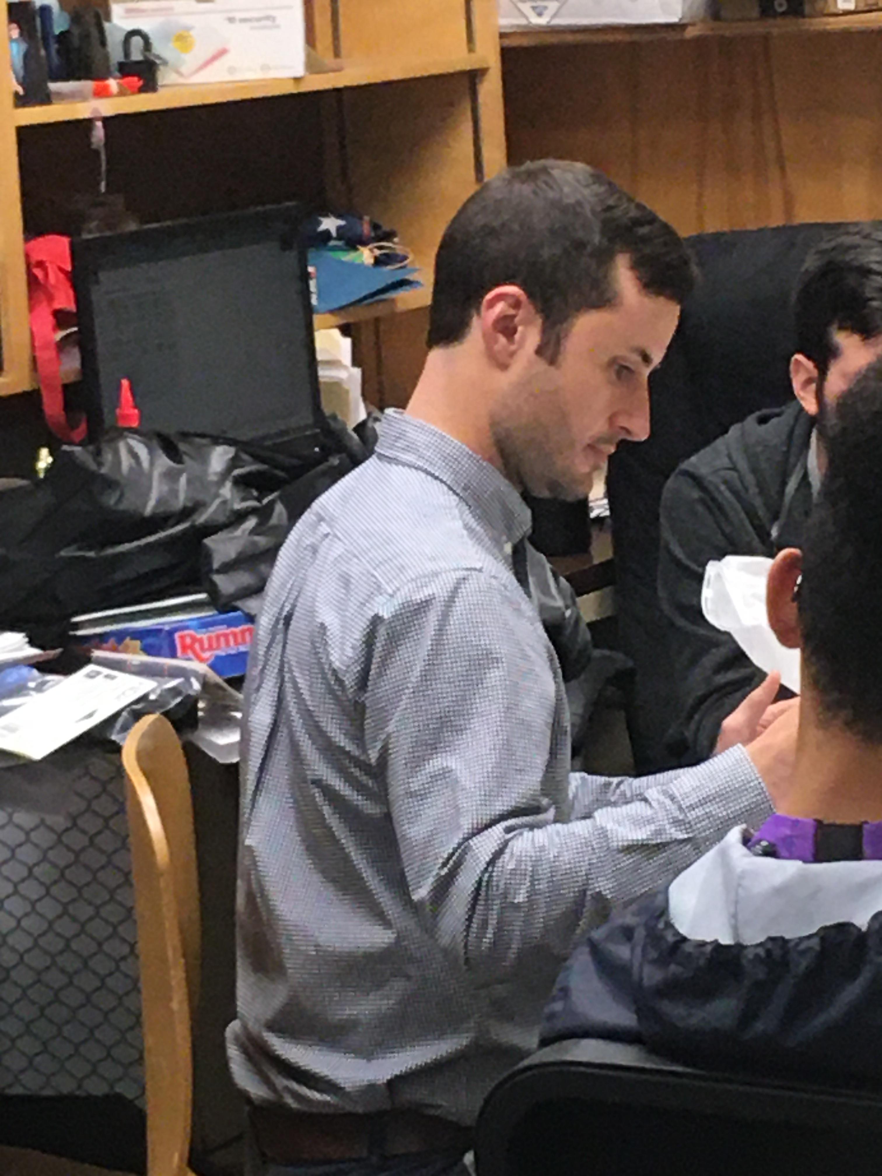 Mmmmm love the way he works. | Scrolller