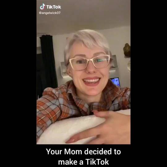 Mom's a influencer | Scrolller