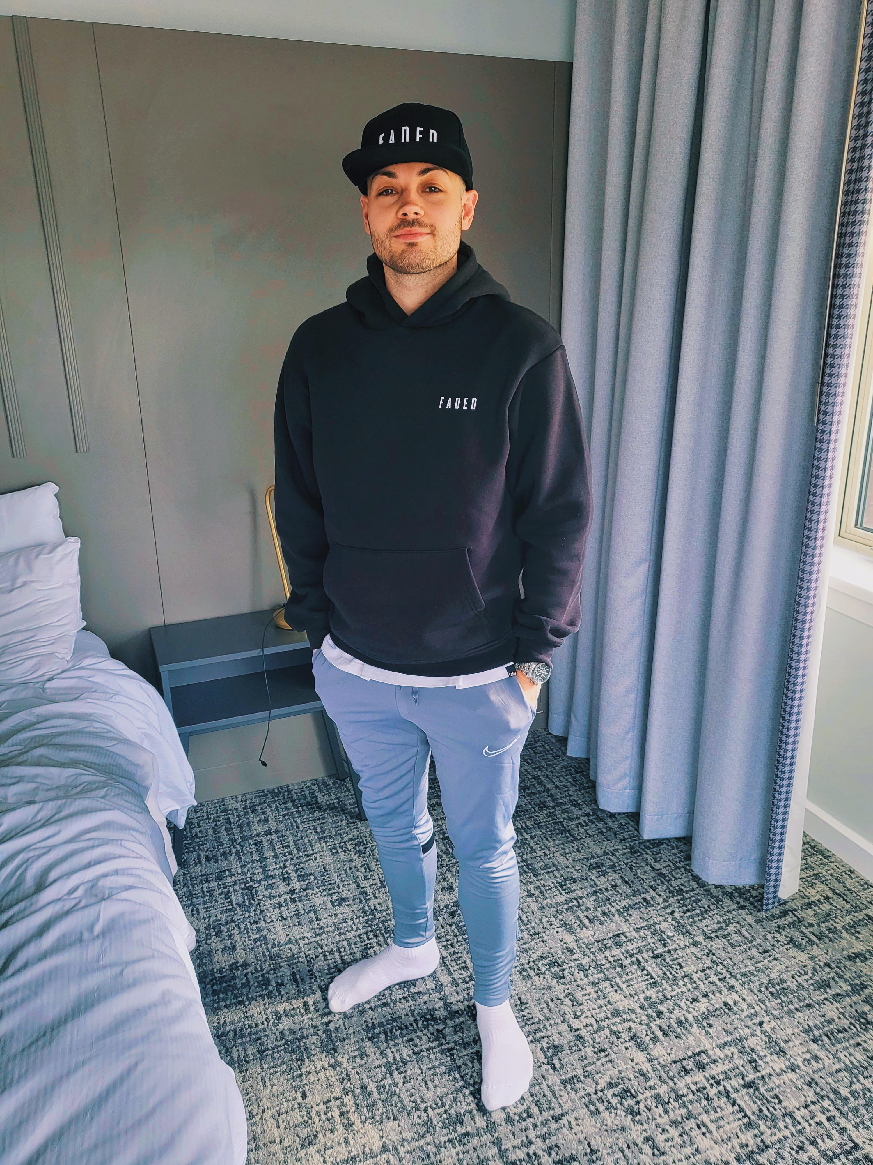 Morning fellas 😜😘 | Scrolller