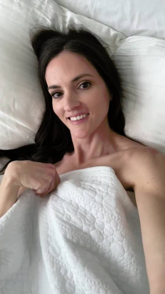 Morning! Wanna snuggle? | Scrolller