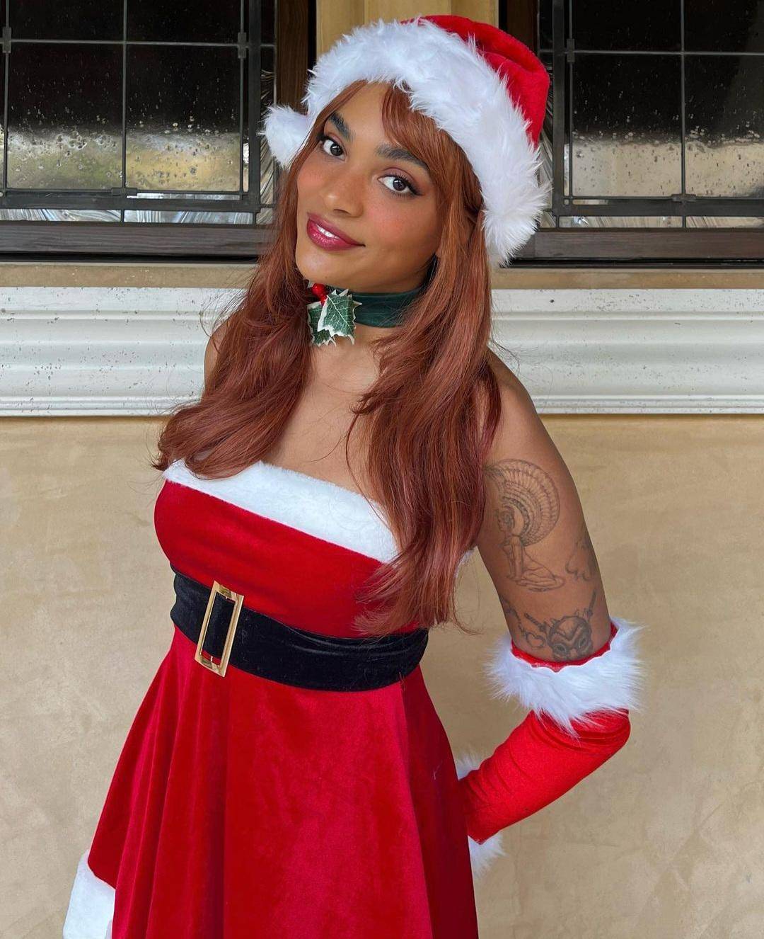 Mrs Claus | Scrolller